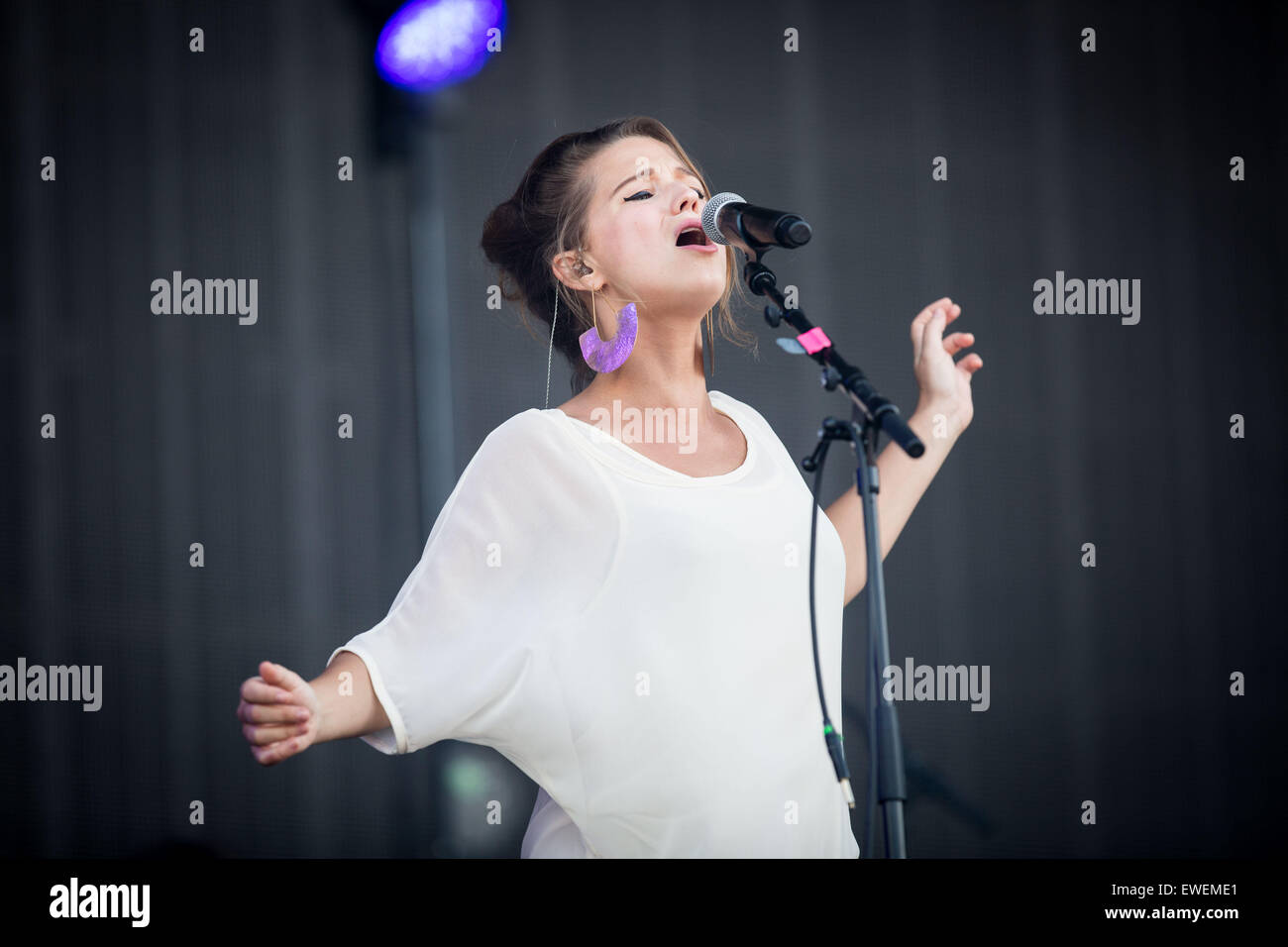 Belgian singer selah sue performs hi-res stock photography and images ...