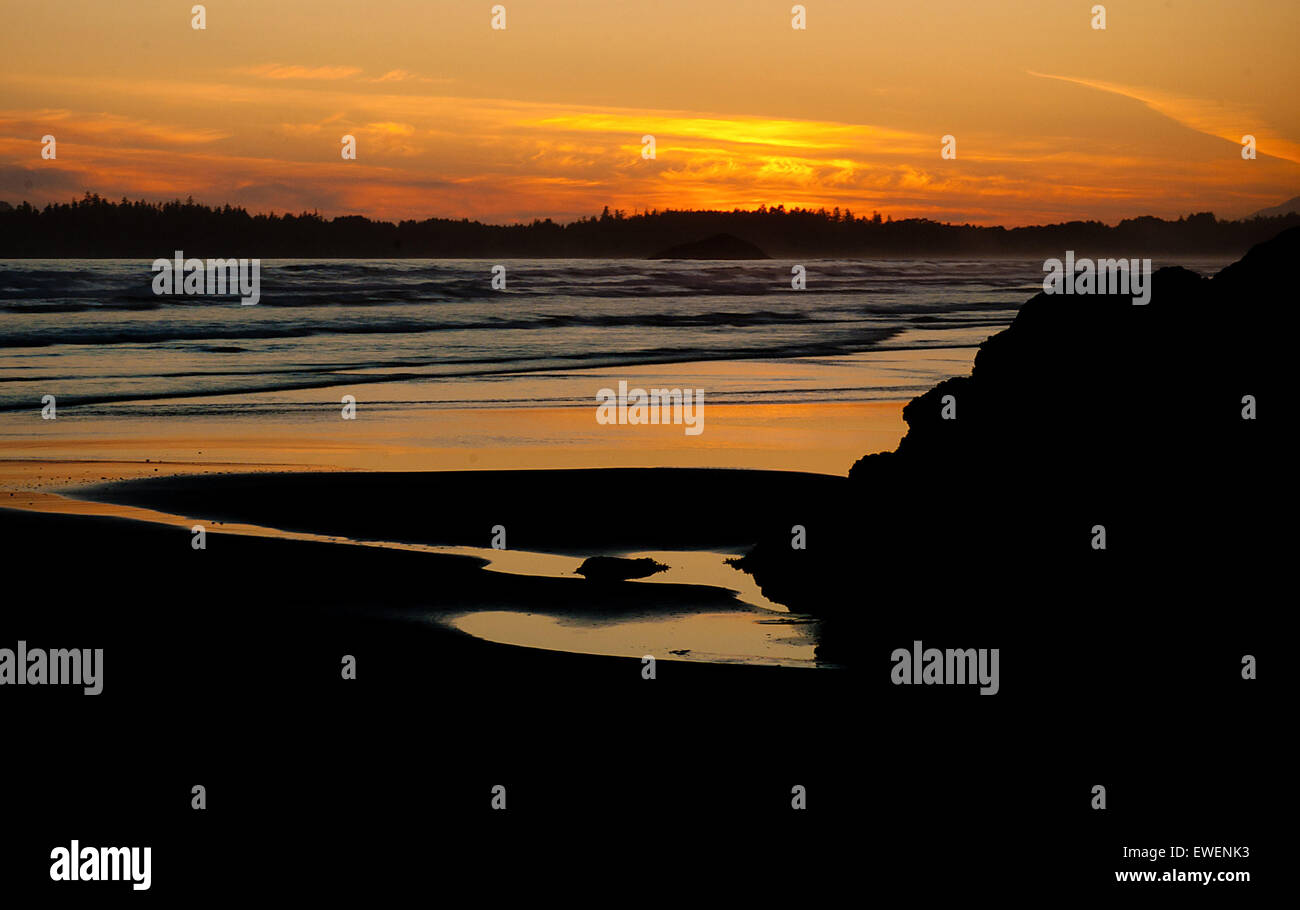 Golden sunset along Long Beach, Vancouver Island, British Columbia ...