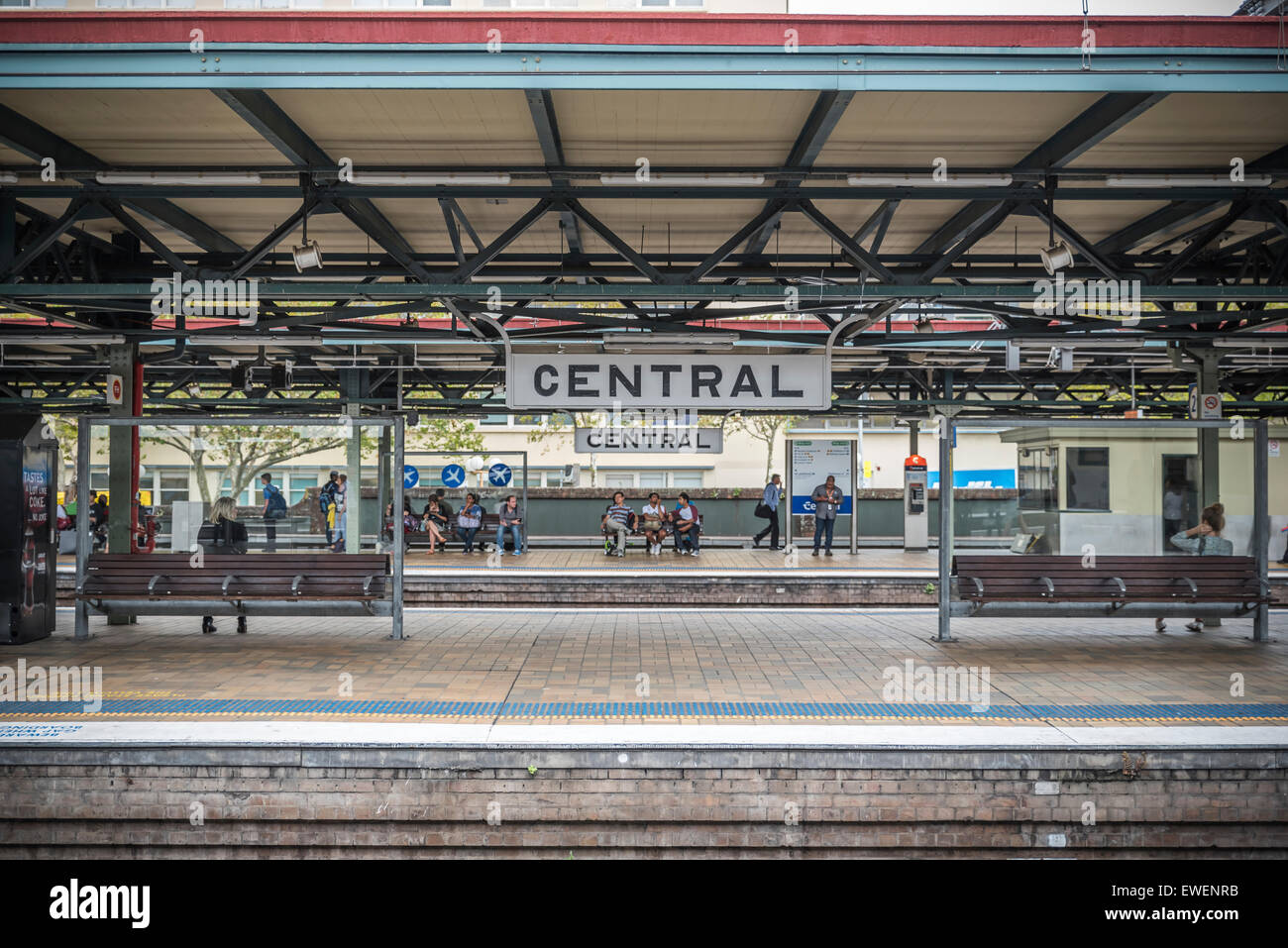 New railway platforms sydney central hi-res stock photography and ...