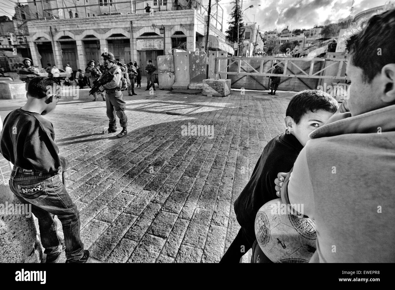 Palestinians children Black and White Stock Photos & Images - Alamy