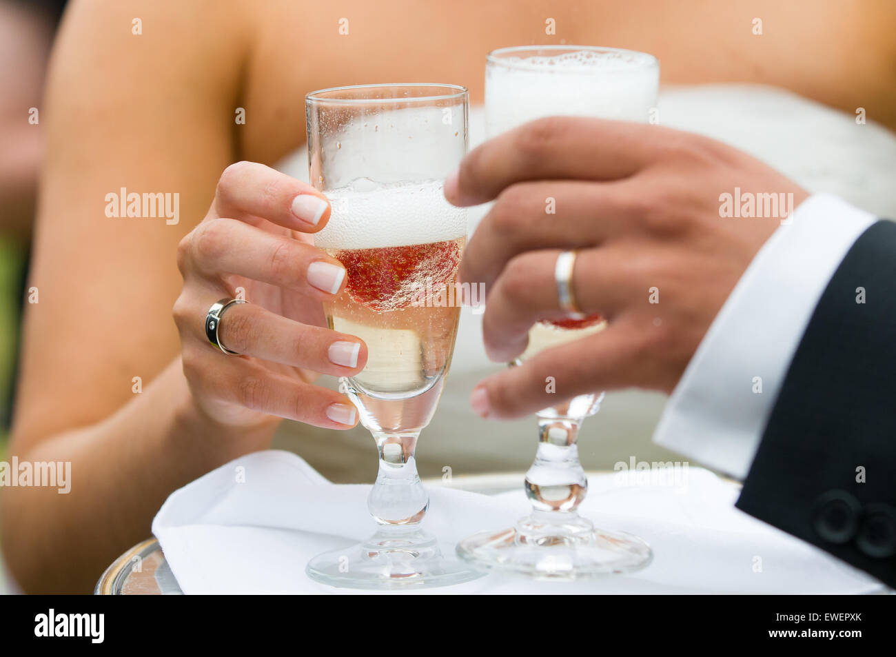 two hands holding a champagne glass Stock Photo - Alamy
