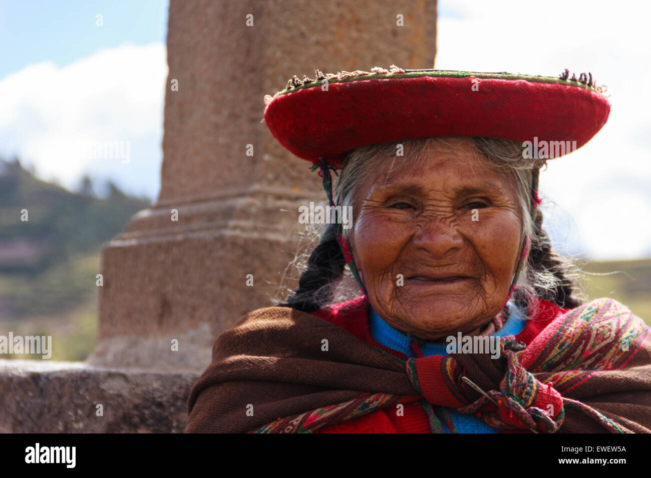 Elderly peru woman hi-res stock photography and images - Alamy