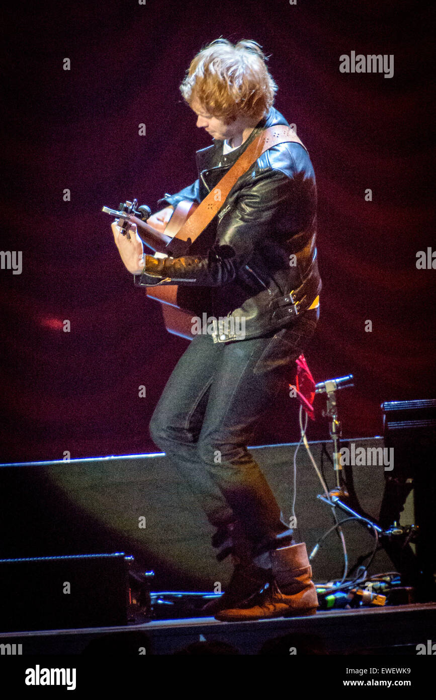 Shania twain 2015 hi-res stock photography and images - Alamy