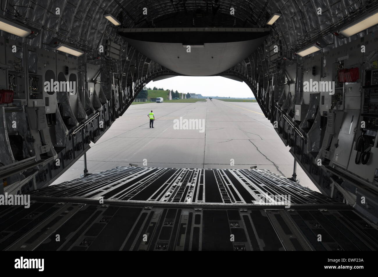 aircraft, airplane, pilot, crew, airports, Pardubice, PED, LKPD, cargo ...
