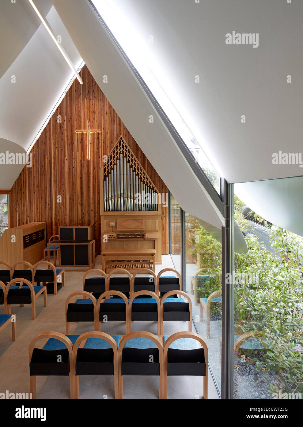 Interior view from lower level. Hirata Totsuka Church, Yokohama area ...