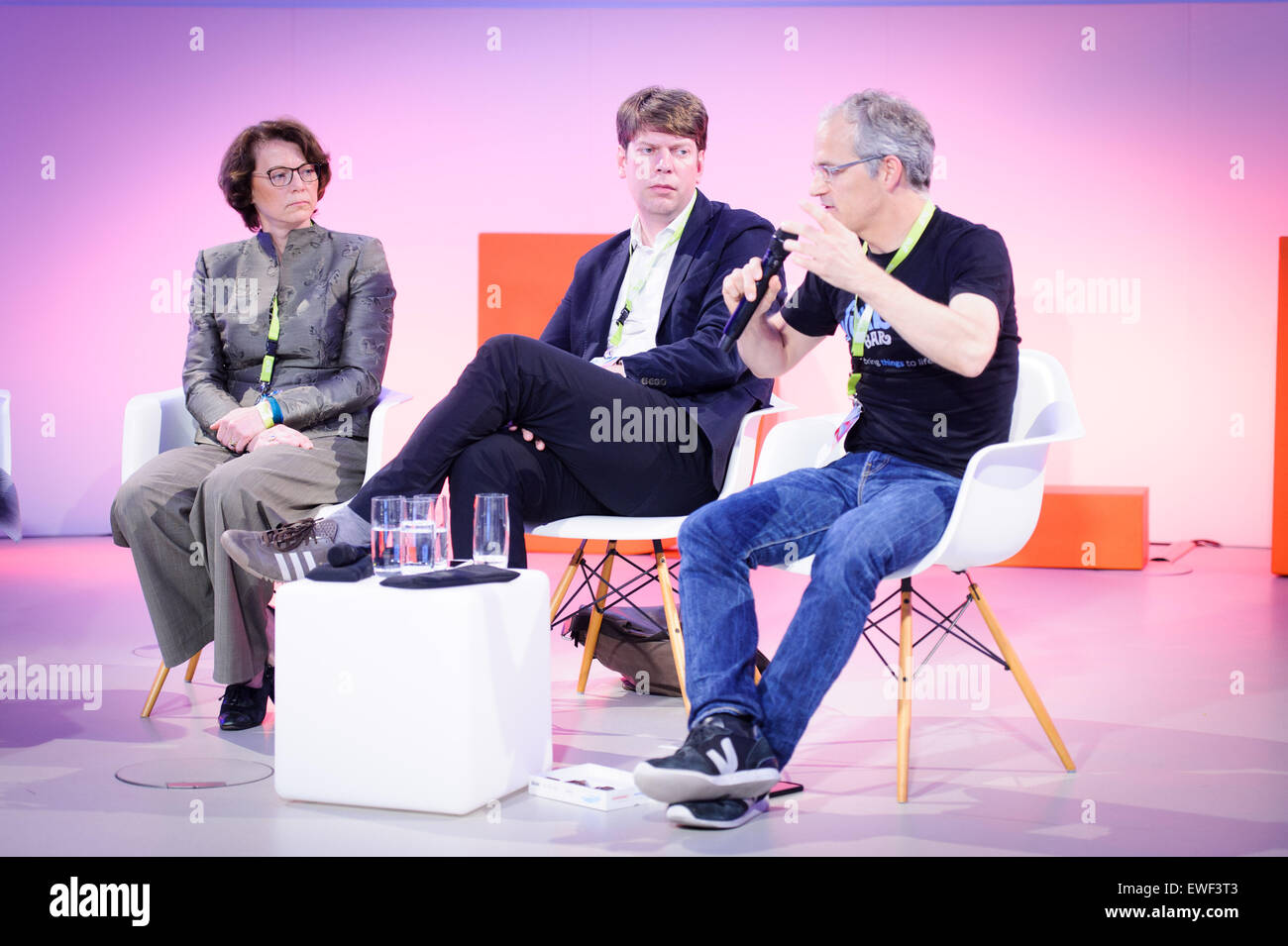 MUNICH/GERMANY - JUNE 22: Jackson Bond (Relayr, r.) speaks with Lars ...