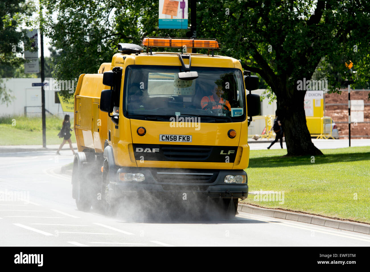 Uk road sweeper hi-res stock photography and images - Alamy