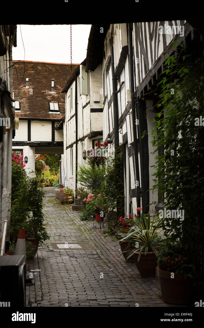 Old English Alleyway High Resolution Stock Photography and Images - Alamy