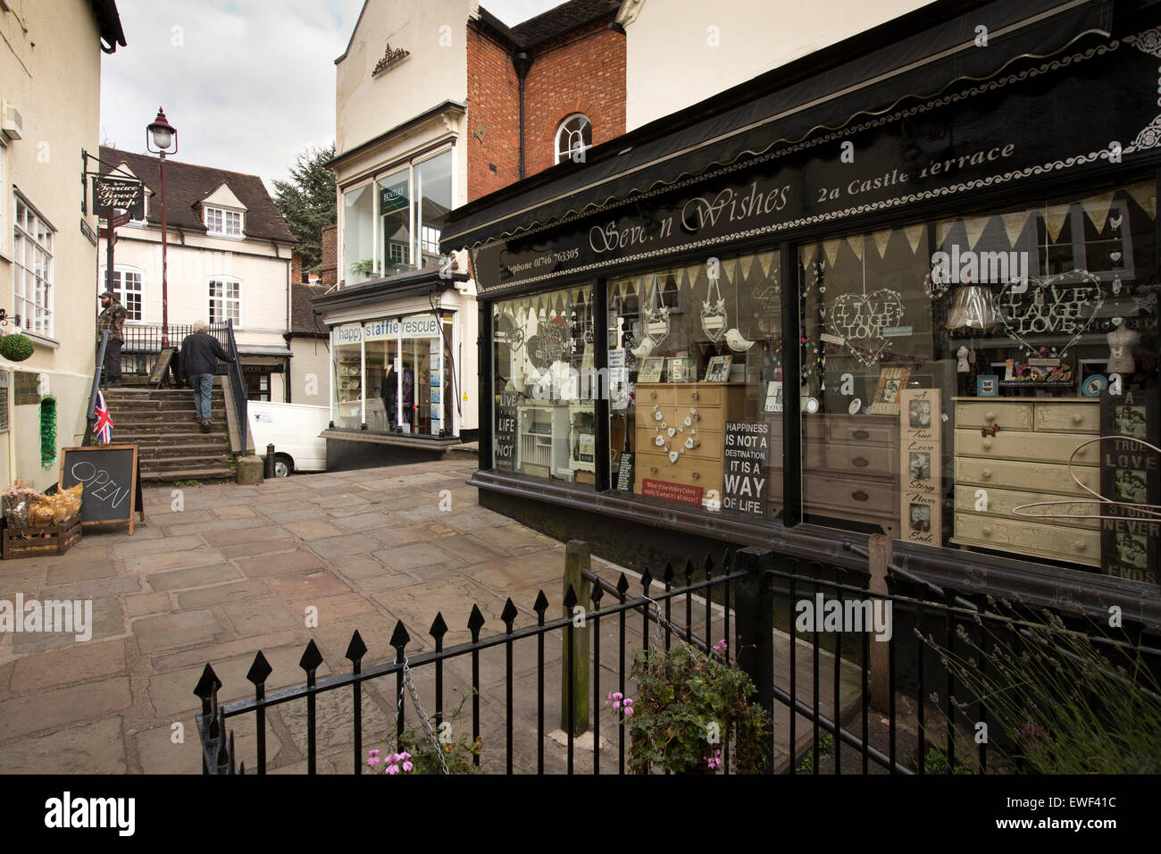 Terrace style shops hi-res stock photography and images - Alamy