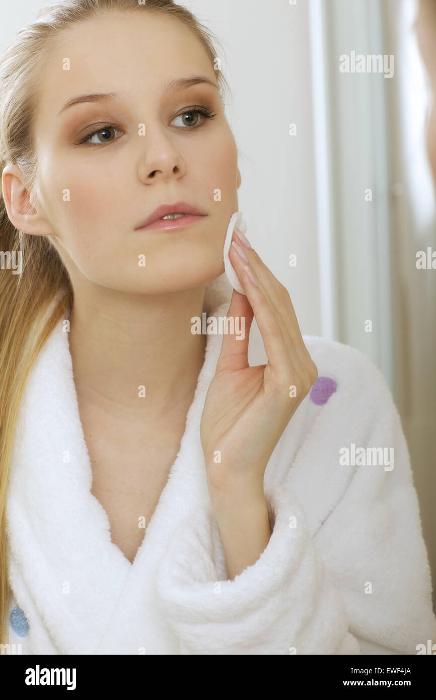 Beauty cosmetics portrait woman hi-res stock photography and images - Alamy