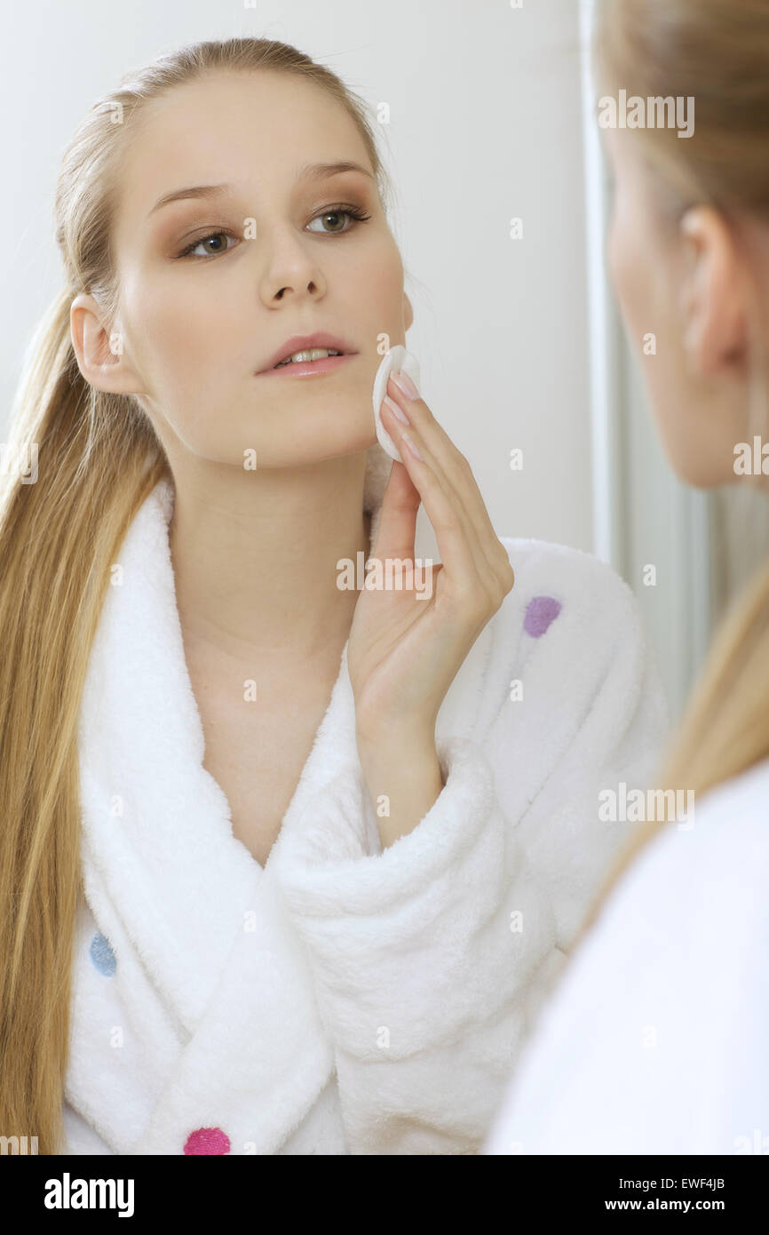Make up woman cotton swab hi-res stock photography and images - Alamy