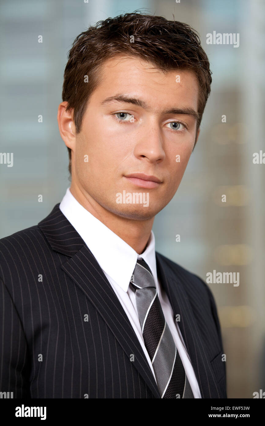 Businessman at work in office 20 29 years hi-res stock photography and ...