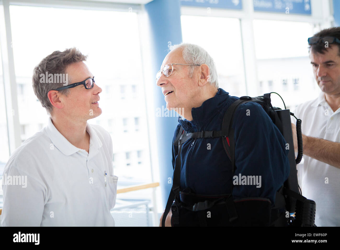 Disabled elderly person hi-res stock photography and images - Alamy