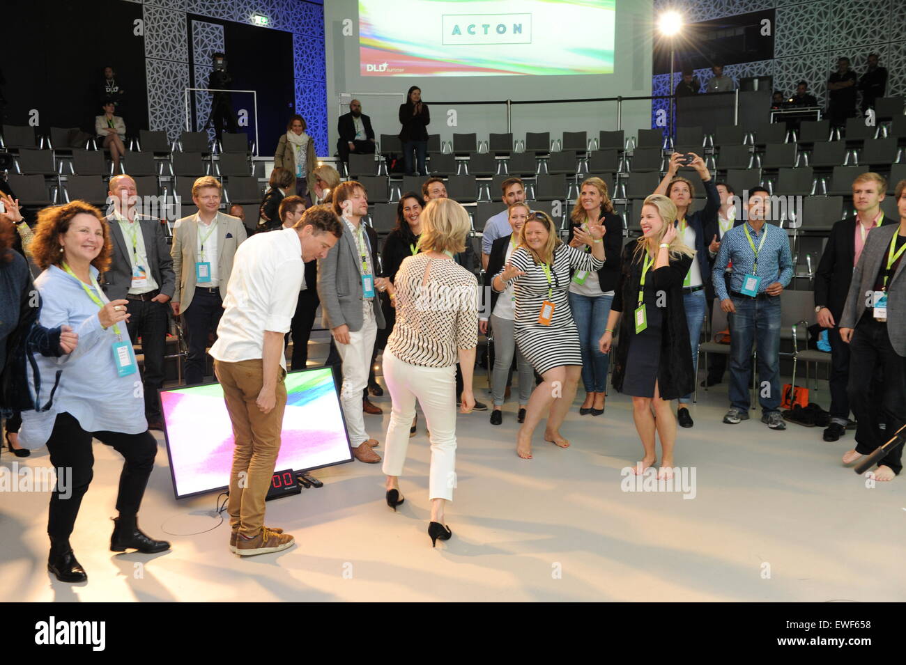 Podium dancing hi-res stock photography and images - Alamy