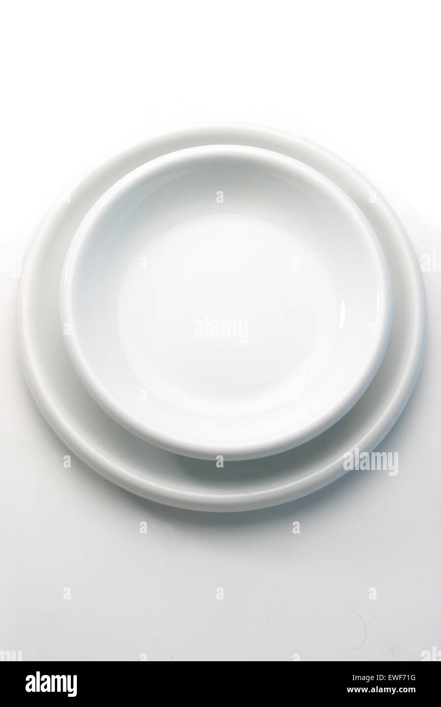 Empty plates hi-res stock photography and images - Alamy