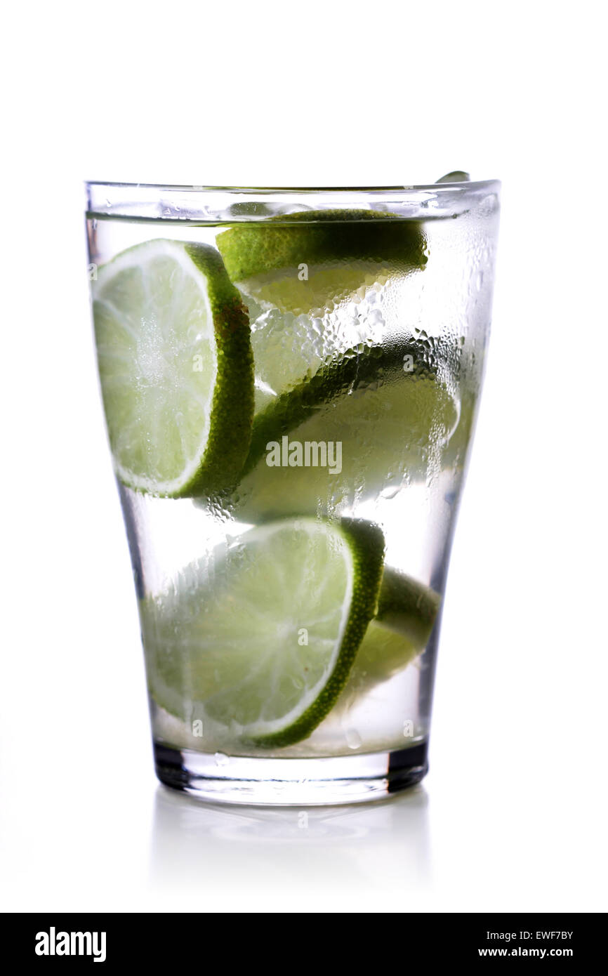 Cocktail glass ice lime slices Cut Out Stock Images & Pictures - Alamy