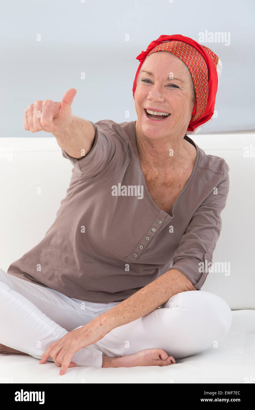 Senior woman cancer sitting hi-res stock photography and images - Alamy