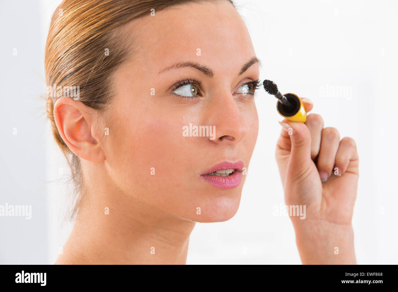 Woman putting makeup on hi-res stock photography and images - Alamy