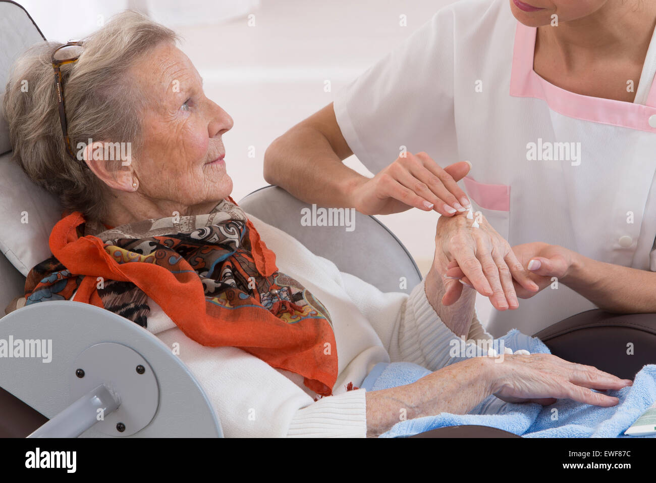 HAND CARE, ELDERLY PERSON Stock Photo - Alamy