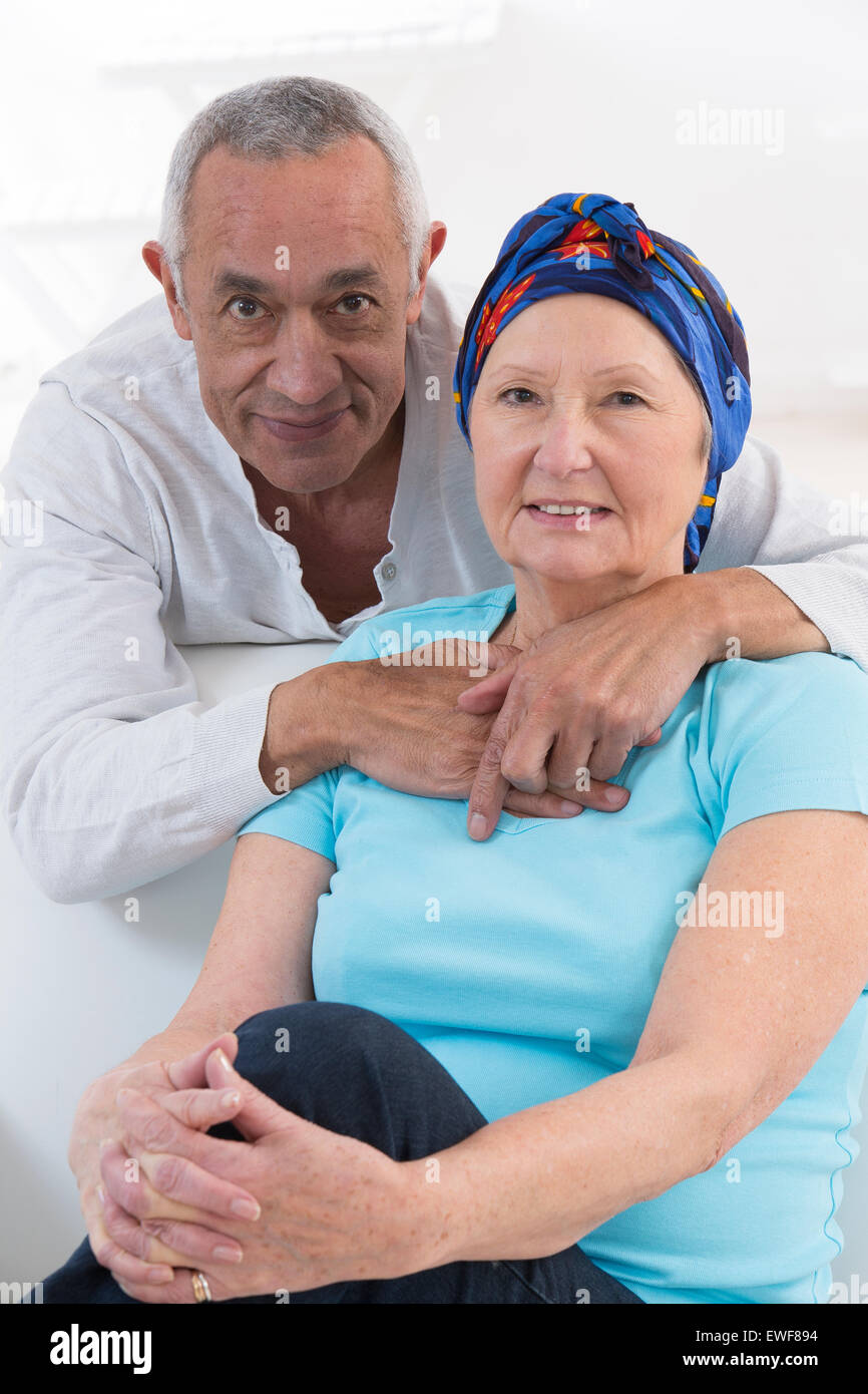 Women with cancer and headscarves hi-res stock photography and images ...