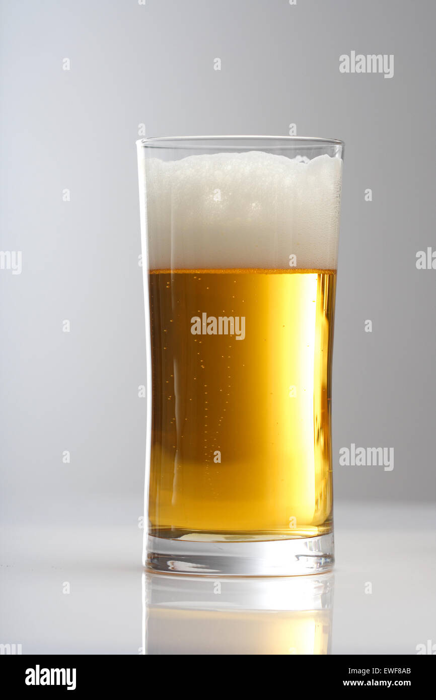 Close up of glass of beer Stock Photo - Alamy