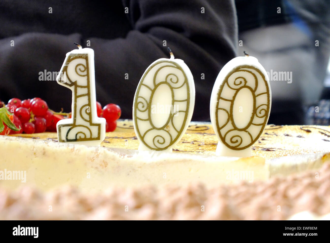 100 year birthday cake hi-res stock photography and images - Alamy