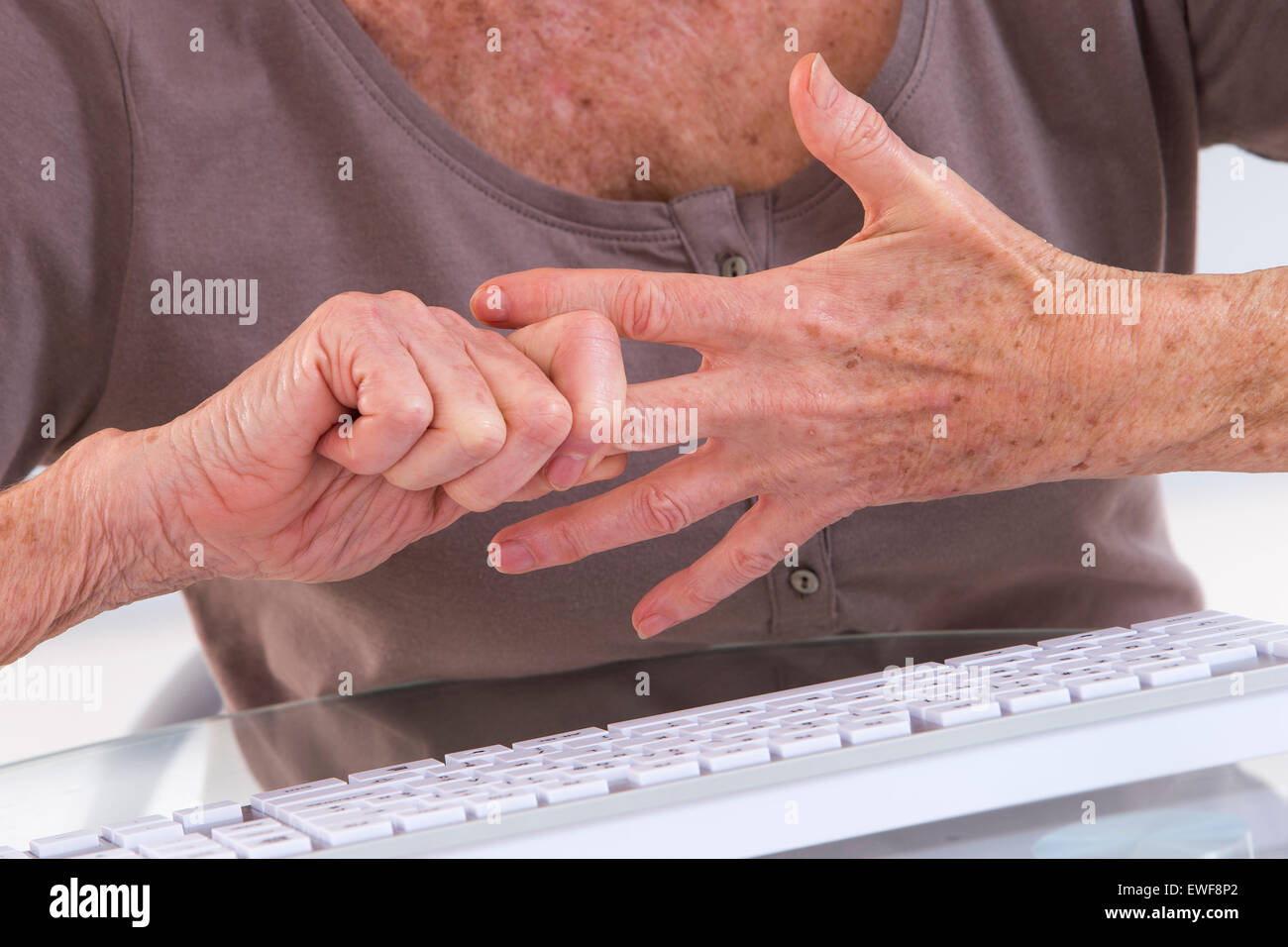 Senior citizen hand detail hi-res stock photography and images - Alamy