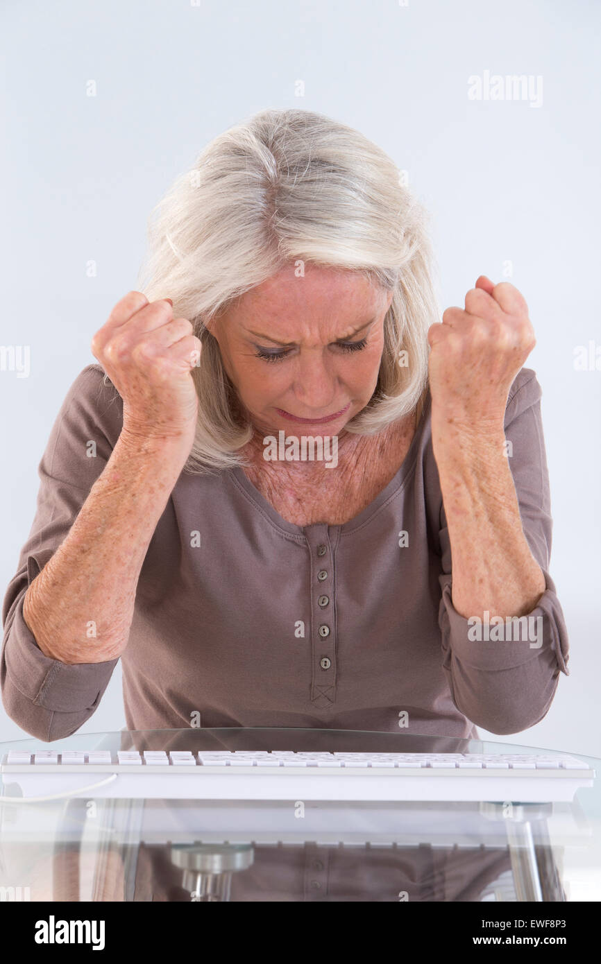Angry old lady senior hi-res stock photography and images - Alamy
