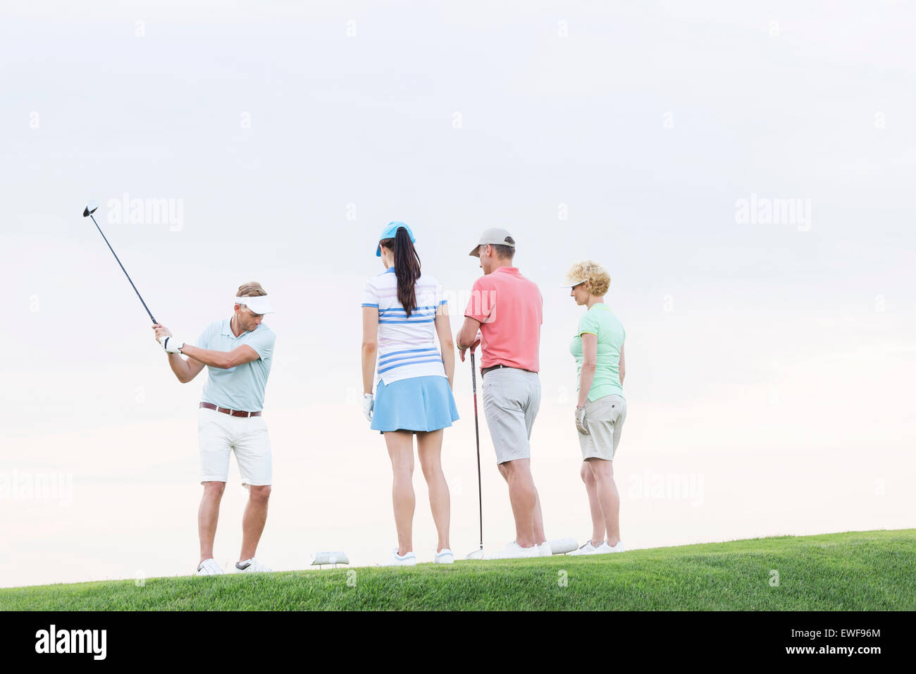 Friends looking hi-res stock photography and images - Alamy