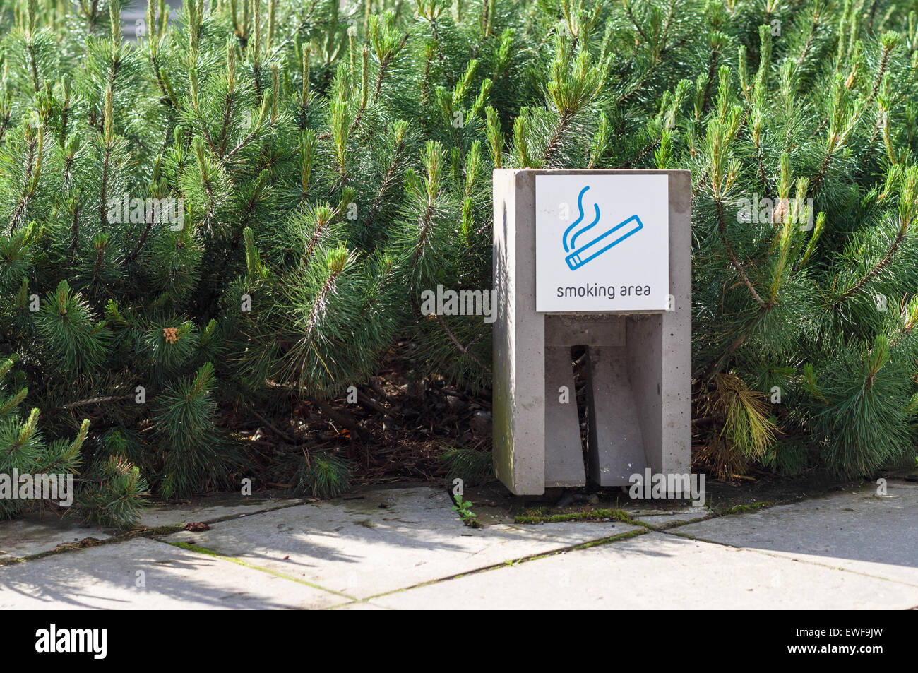 Outdoor smoking area ground sign closeup Stock Photo - Alamy