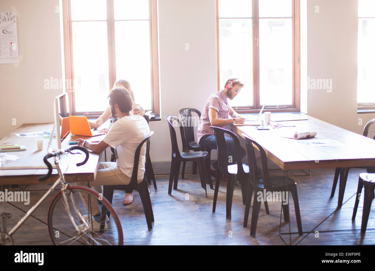 Working tables hi-res stock photography and images - Alamy