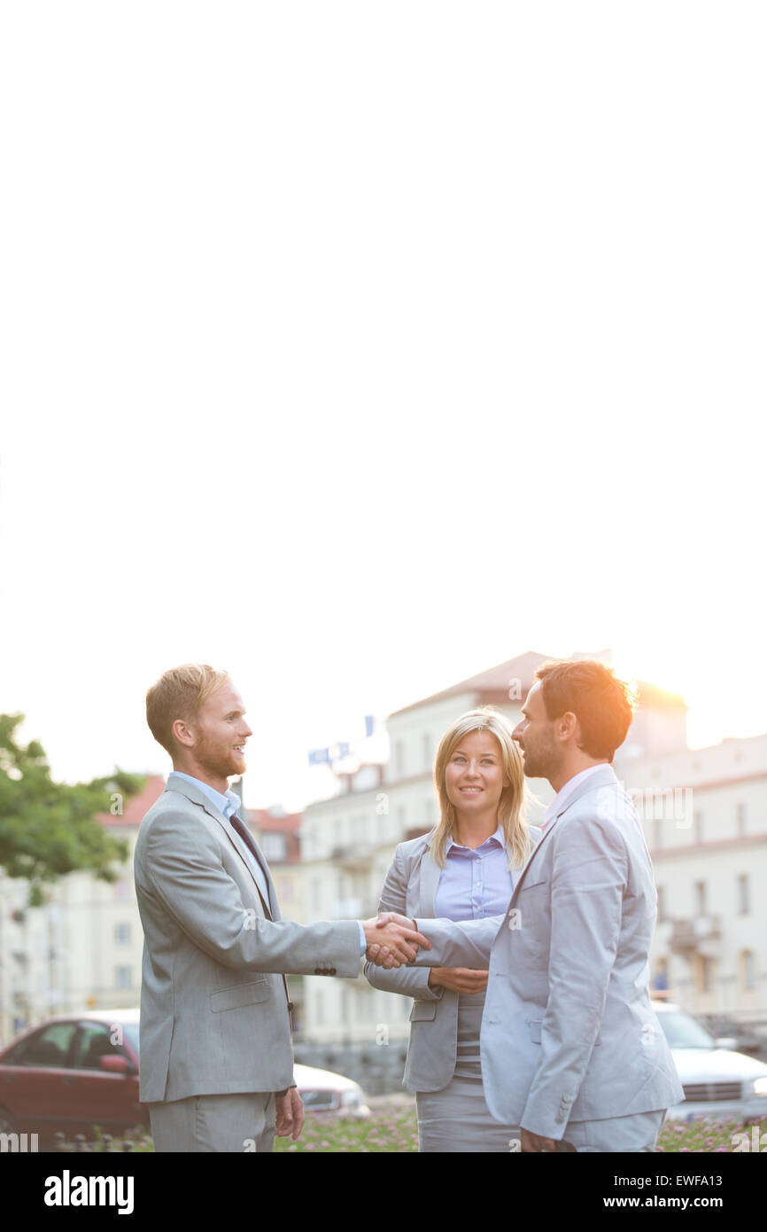 Happy man and woman shaking hands hi-res stock photography and images ...
