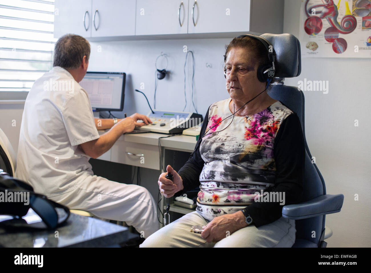 Old audiometer hi-res stock photography and images - Alamy
