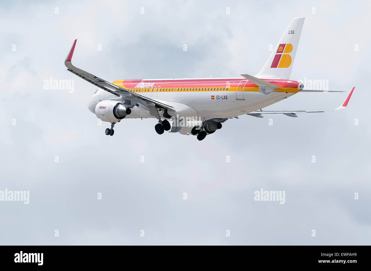 Airbus a320 airliner rear view hi-res stock photography and images - Alamy