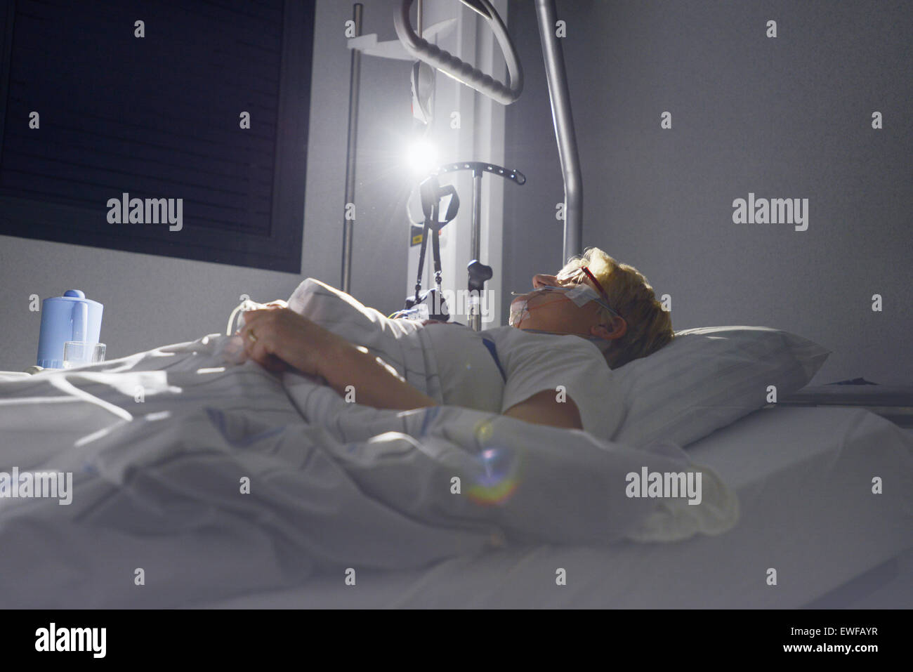 Sleep study patient private room bed hi-res stock photography and ...