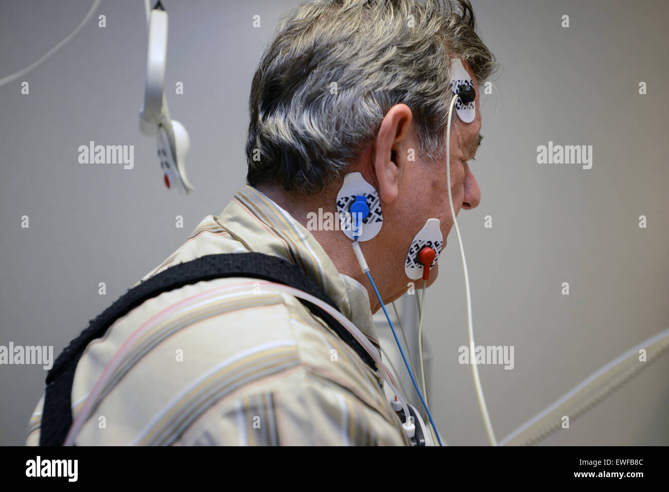 Sleep clinic electrodes hi-res stock photography and images - Alamy