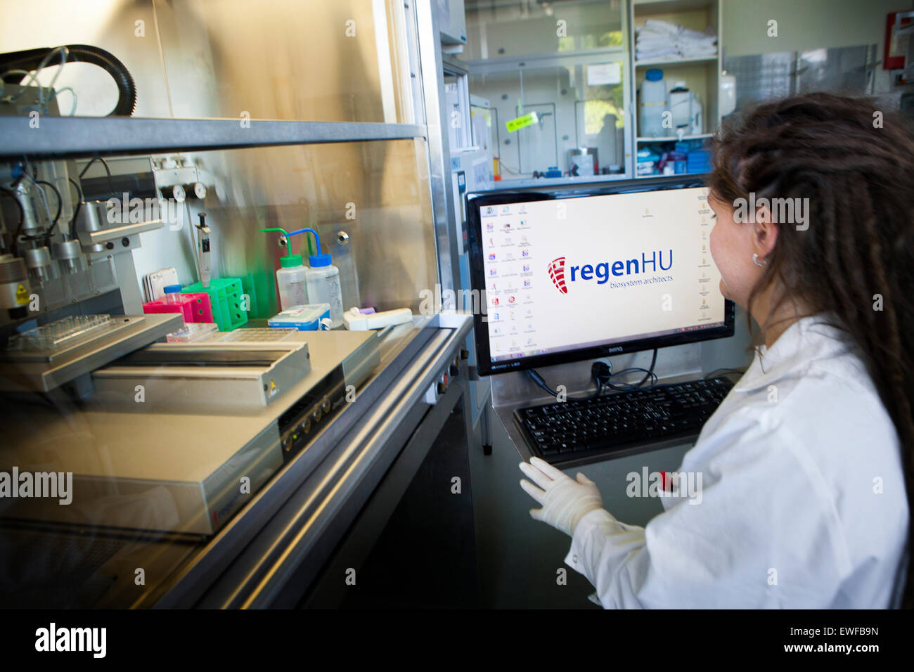 Bioprinting lab hi-res stock photography and images - Alamy