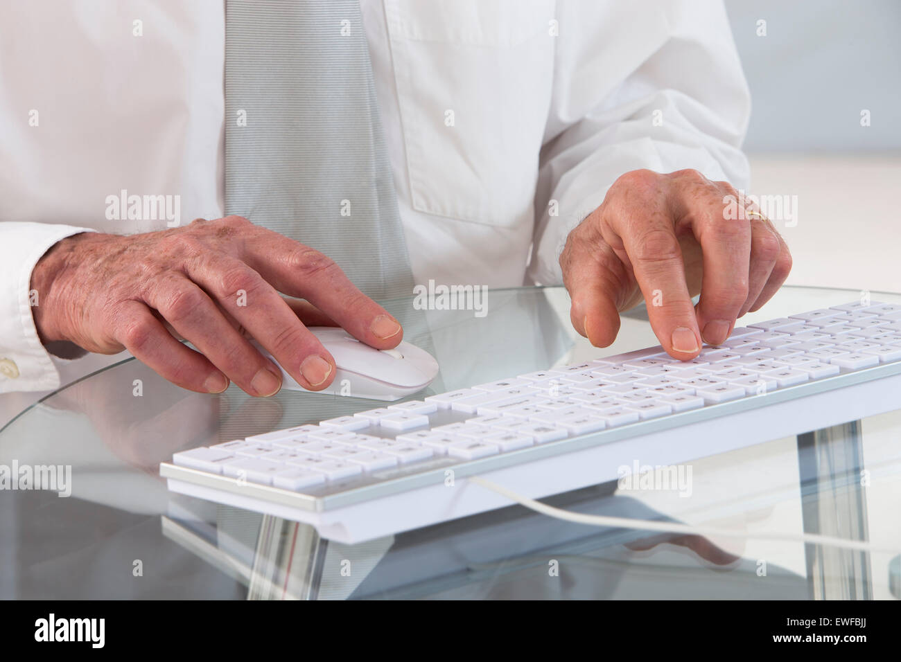 SENIOR & COMPUTER Stock Photo - Alamy
