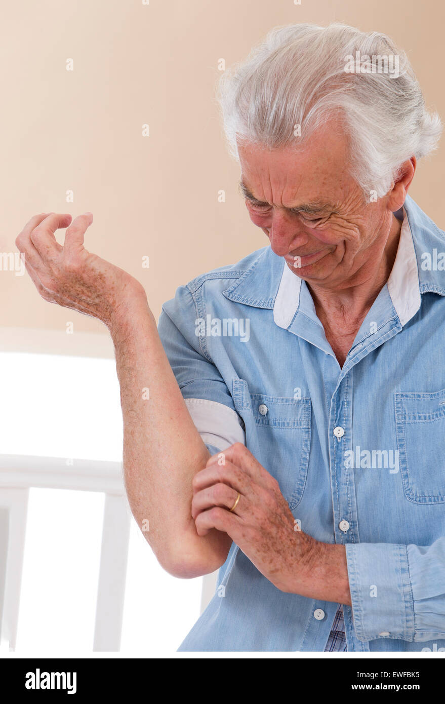 ITCHING IN A SENIOR Stock Photo - Alamy