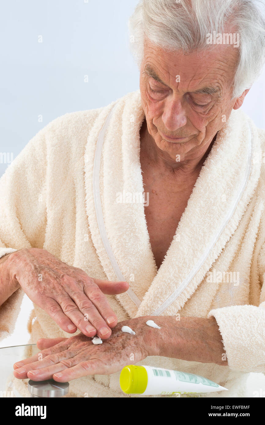 Senior citizens care hi-res stock photography and images - Alamy