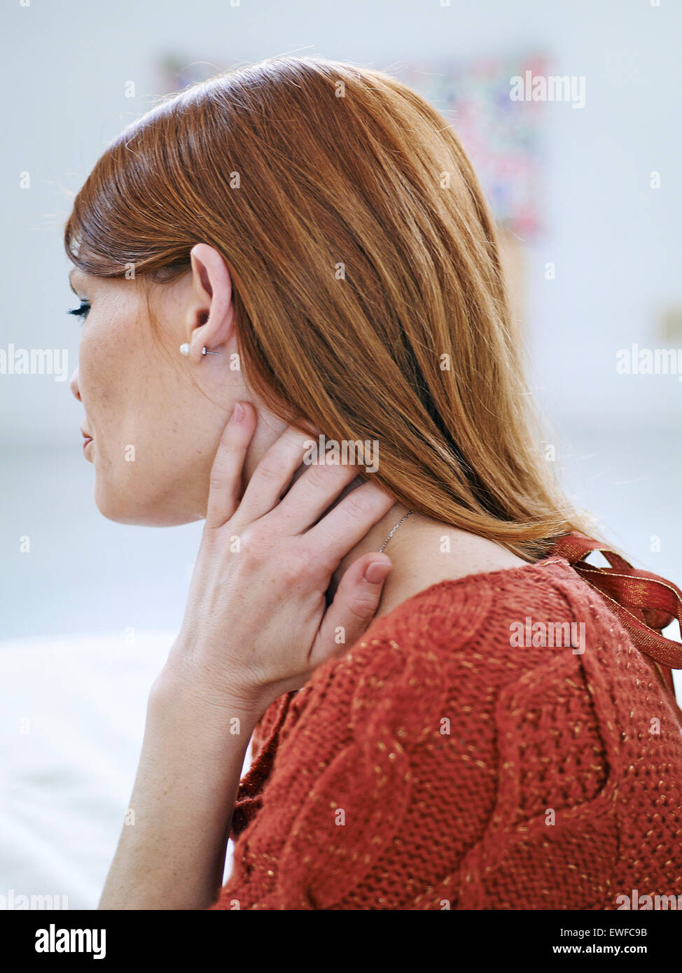WOMAN WITH CERVICALGIA Stock Photo - Alamy