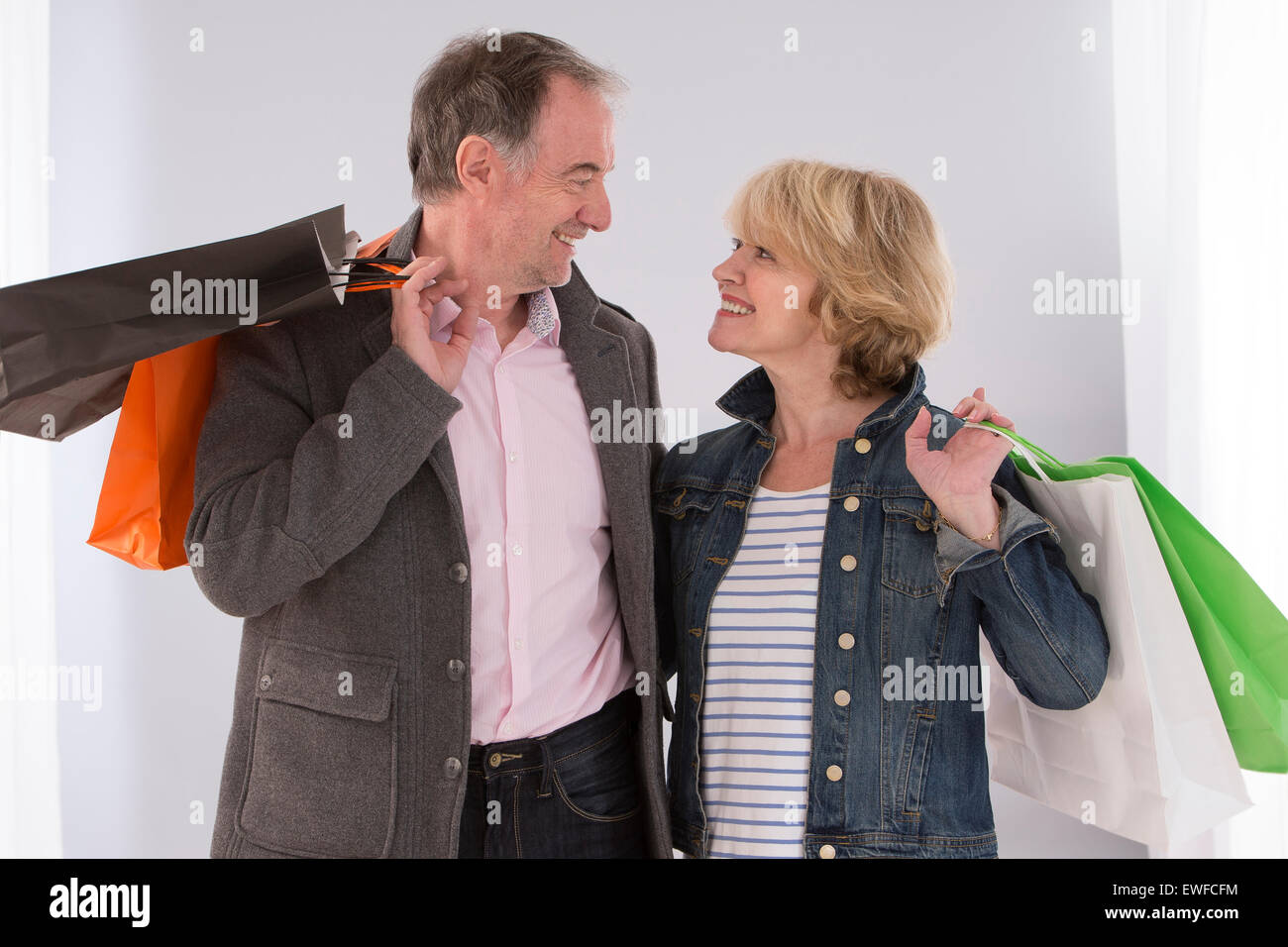 Women elderly shopping man hi-res stock photography and images - Alamy