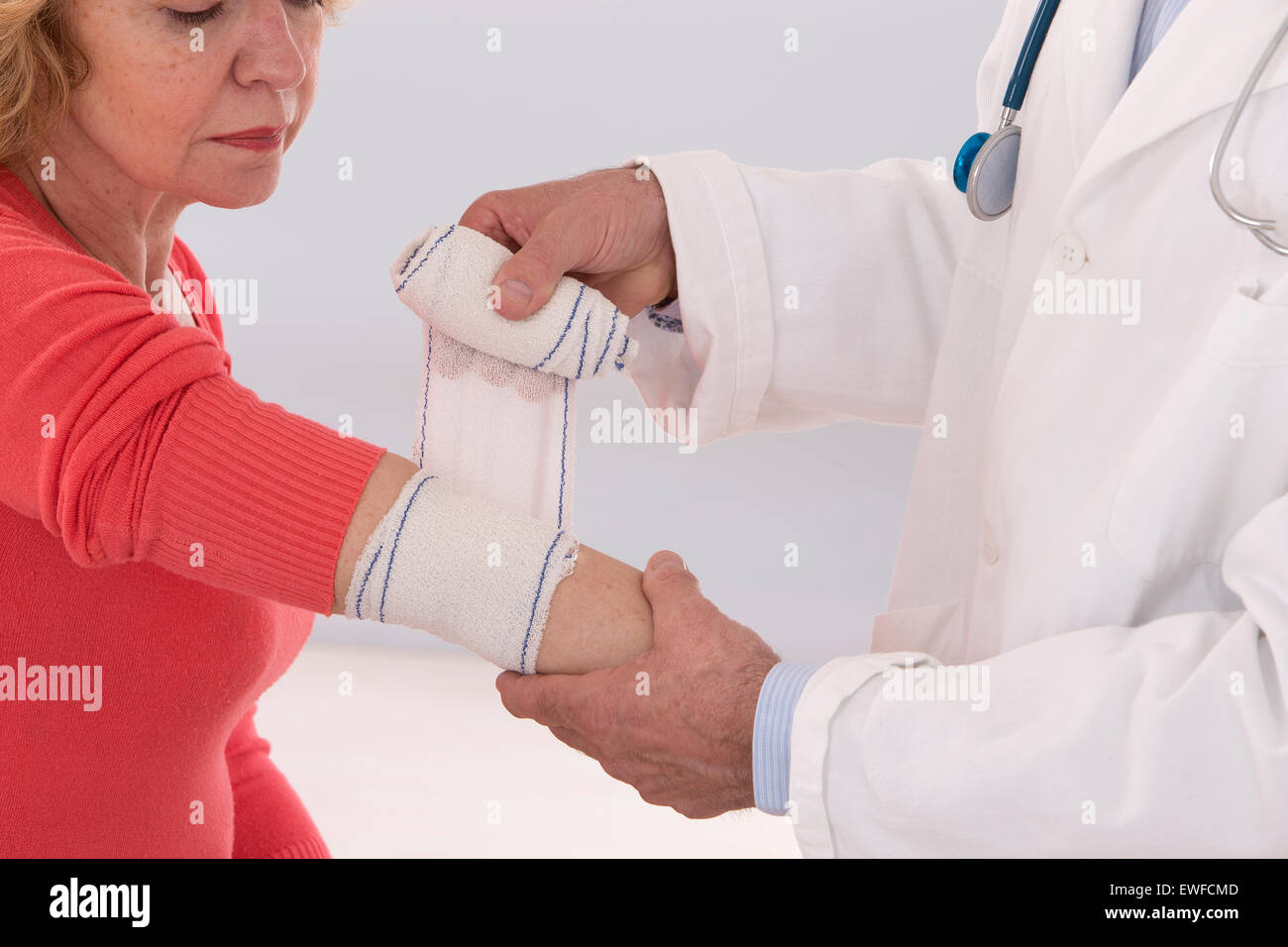 Hospital injuries woman bandage hi-res stock photography and images - Alamy