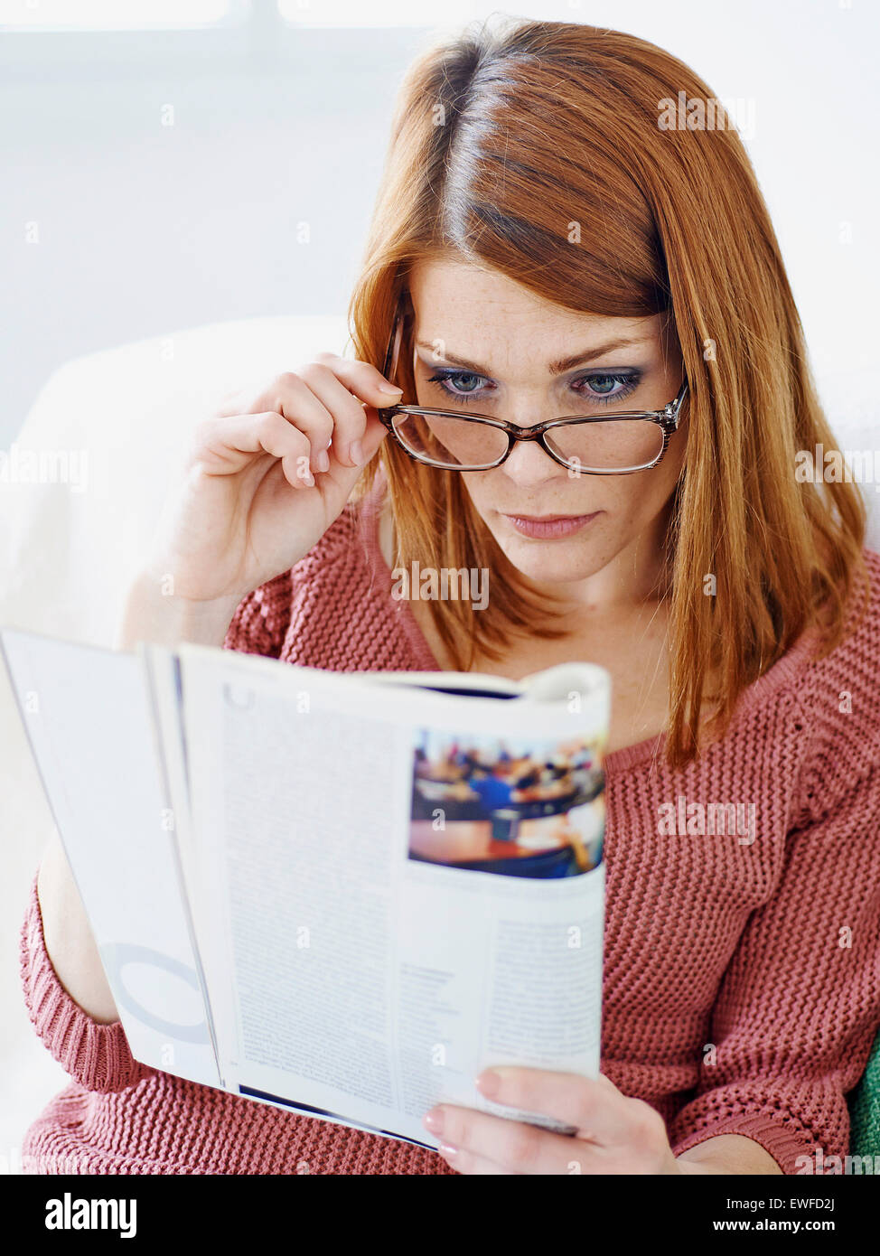Woman reading magazines hi-res stock photography and images - Alamy