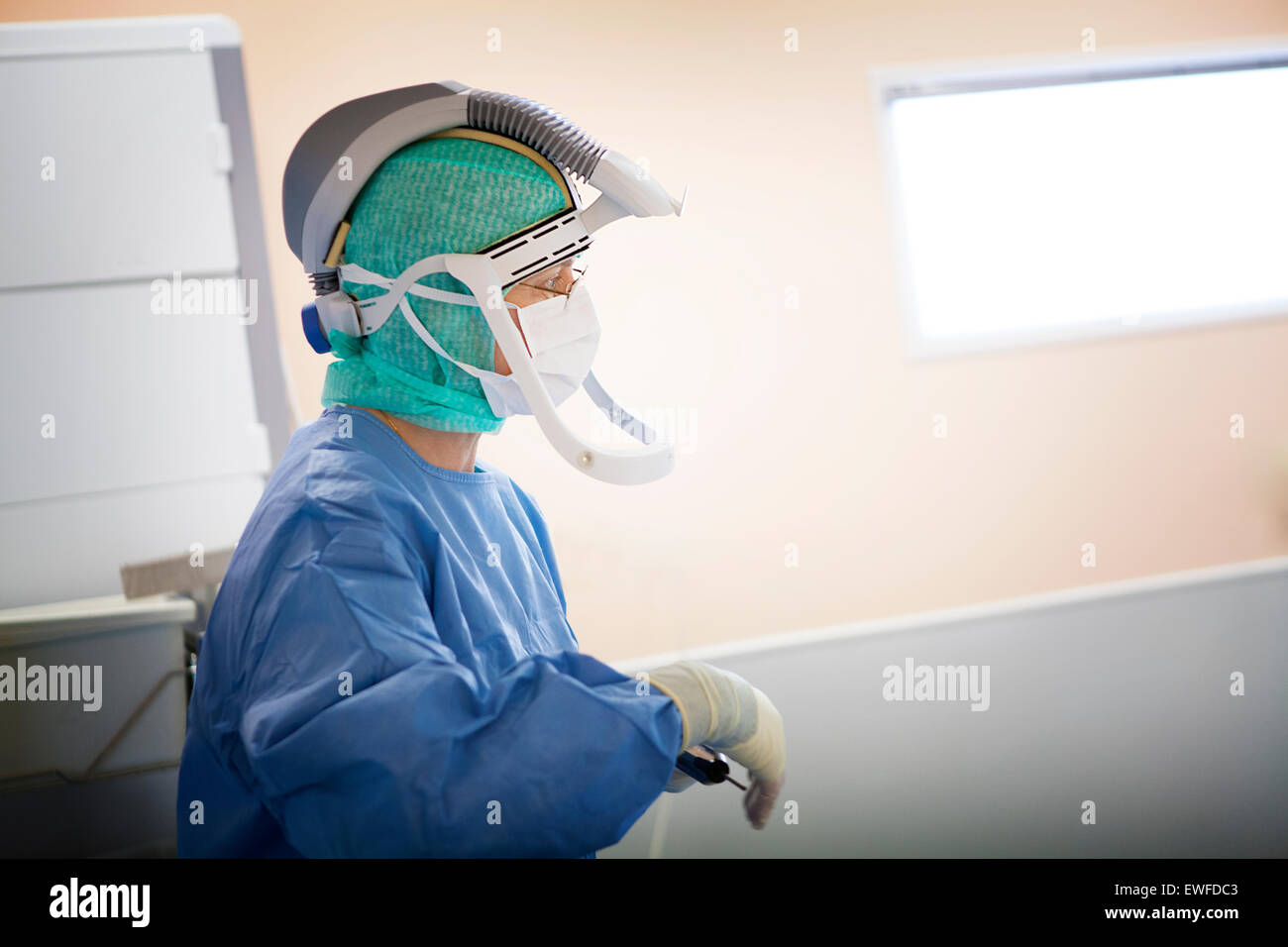 Protective suits surgery operating room hi-res stock photography and ...