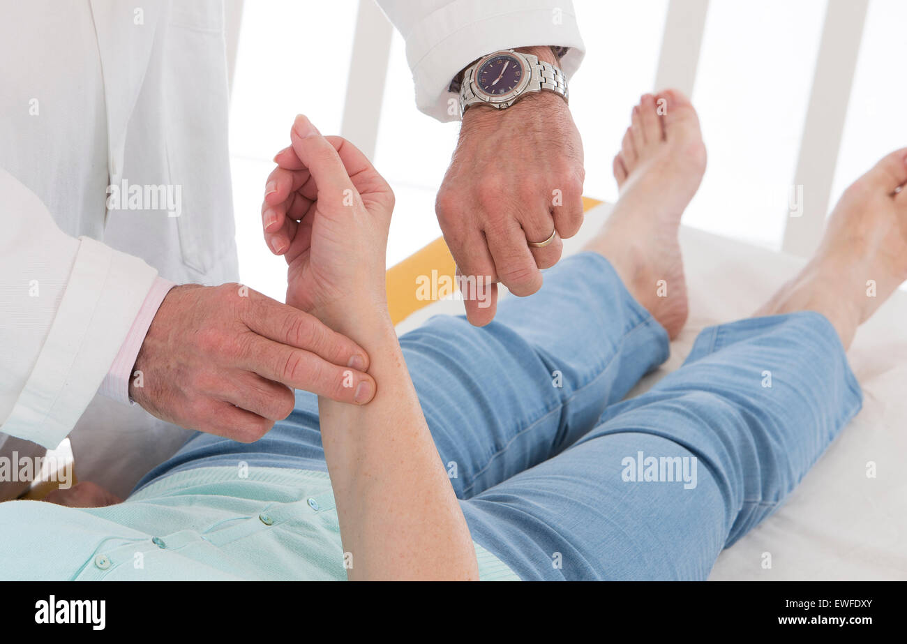 Taking pulse wrist hi-res stock photography and images - Alamy