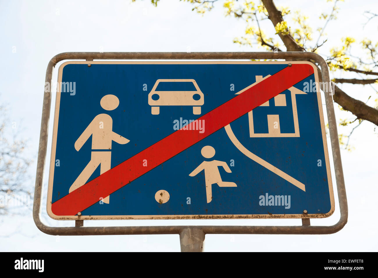 Play street sign Stock Photo - Alamy