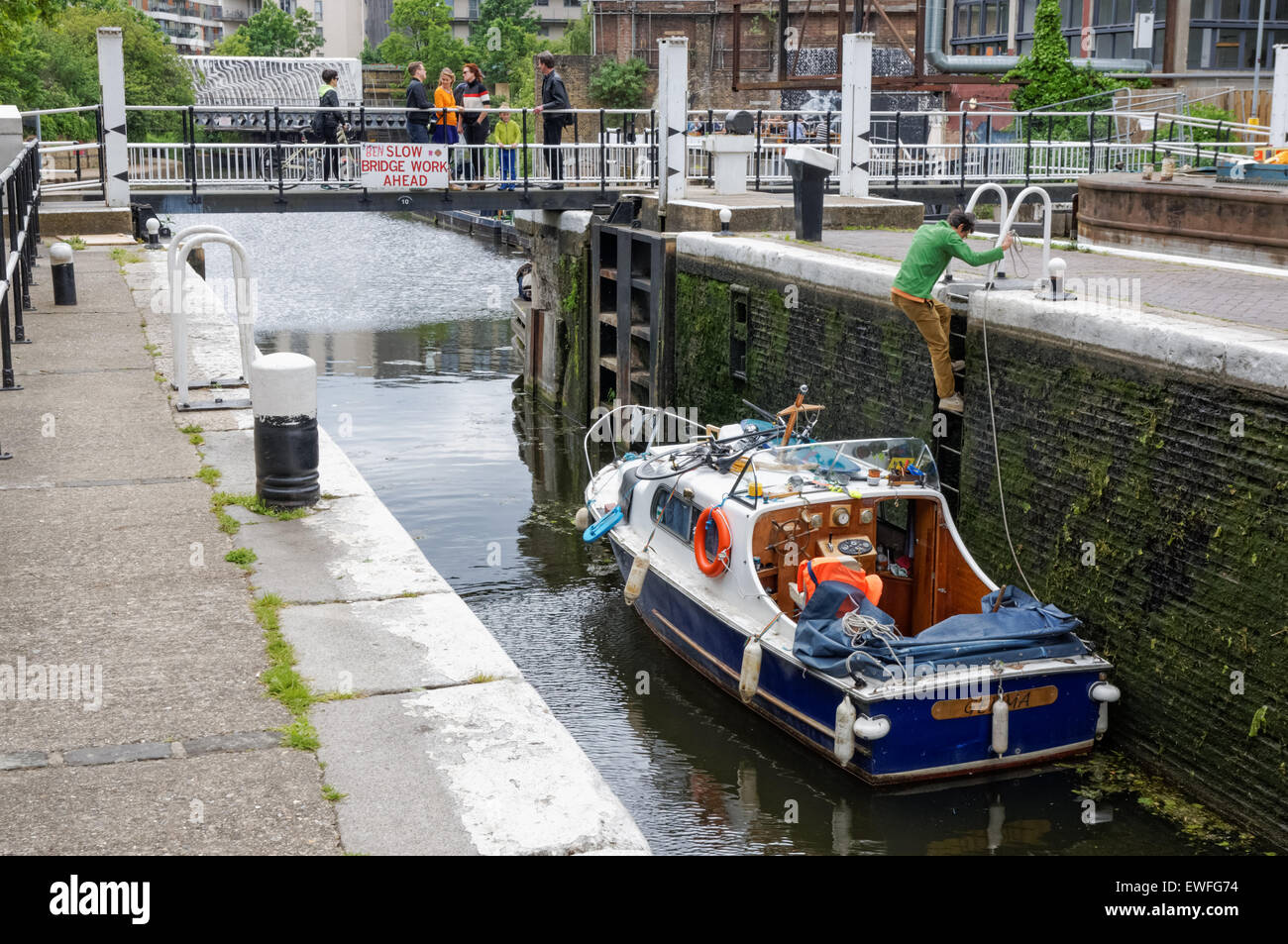 Navigation canal boat lee gates hi-res stock photography and images - Alamy