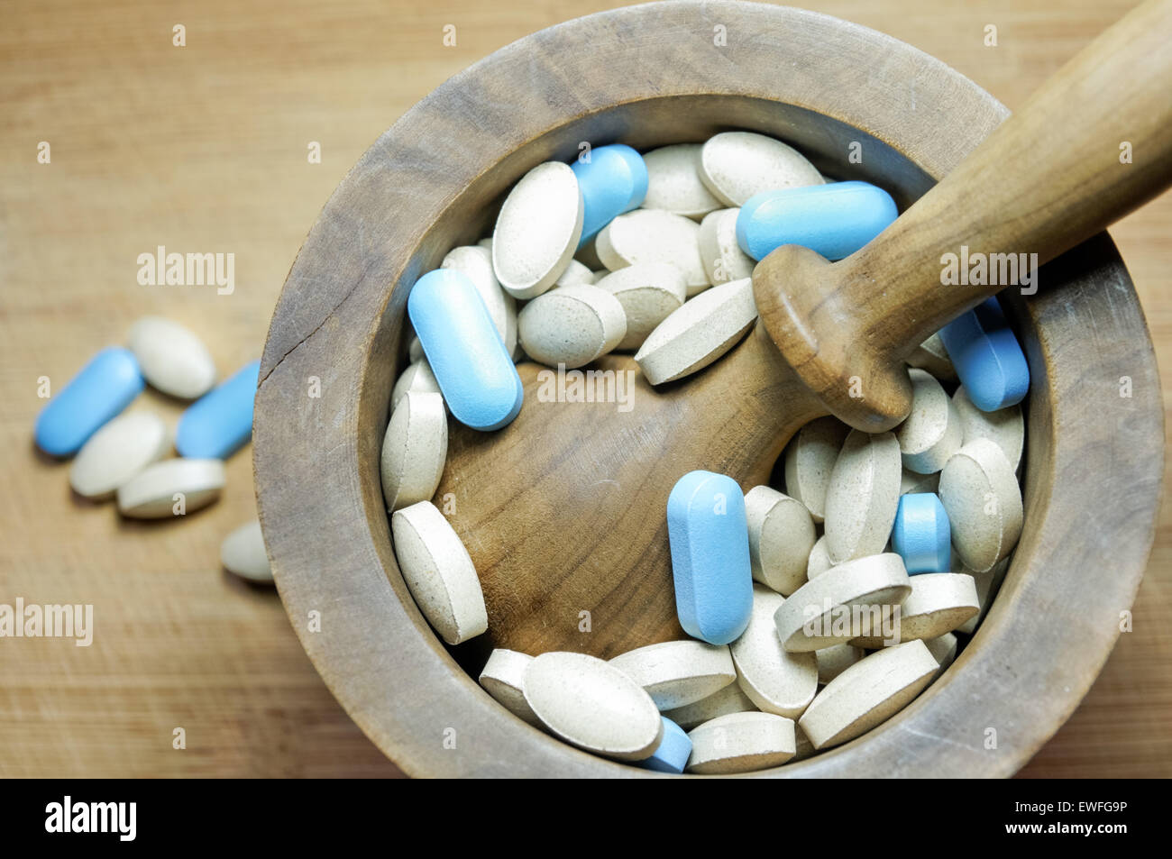 White blue medical pills hi-res stock photography and images - Alamy
