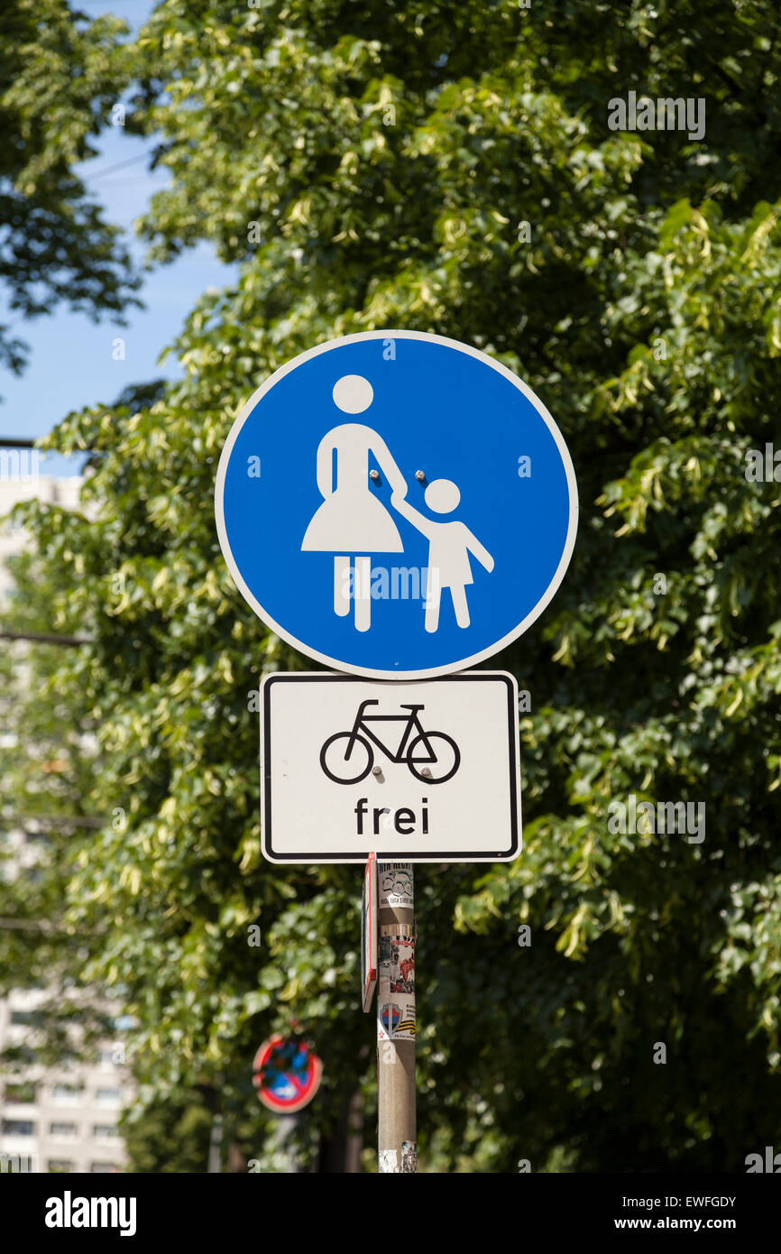 Pedestrian sign germany hi-res stock photography and images - Alamy